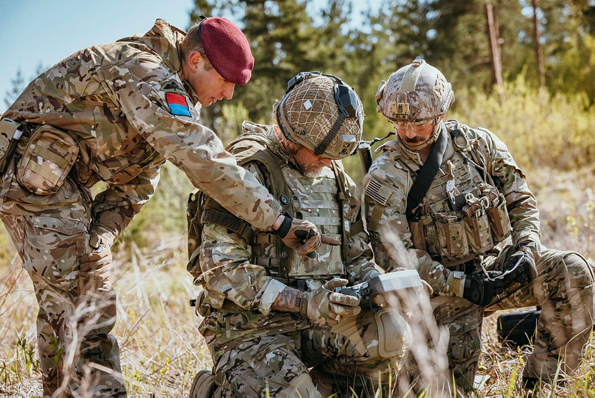 SUPPORTING HEROES – Major